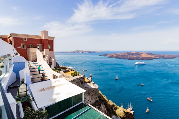 Blue and white: the most beautiful resort in the Aegean | PEACE BOAT ...