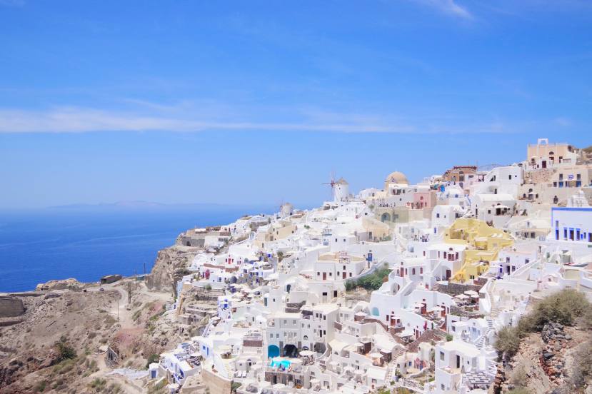 Blue and white: the most beautiful resort in the Aegean | PEACE BOAT ...